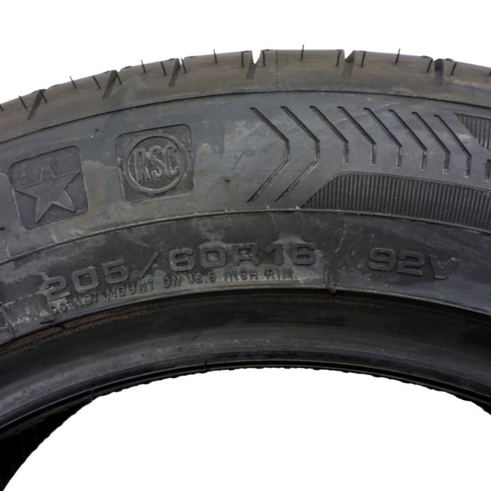 Goodyear EFFICIENT GRIP PERFORMANCE 205/60 R16 92V RSC RUNFLAT