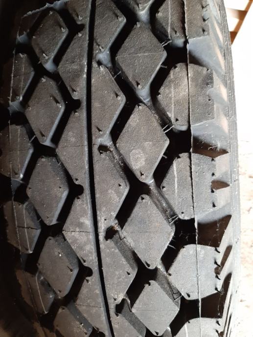 Guma 11.00 R20