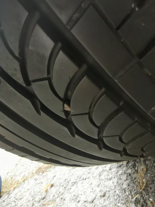 Gume 255/40/18 ljeto (2 kom.)