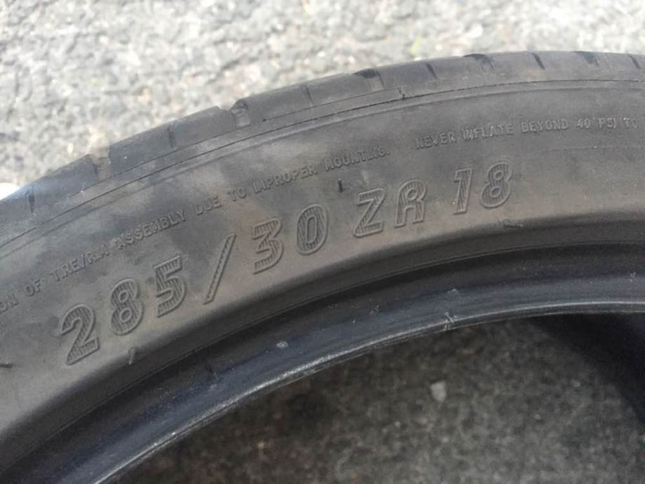 GUME 285/30/18**MICHELIN ODLICNE**