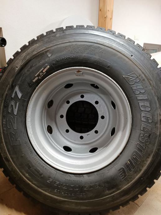 Gume Bridgestone 305/70/19.5 celo leto 4 kom.