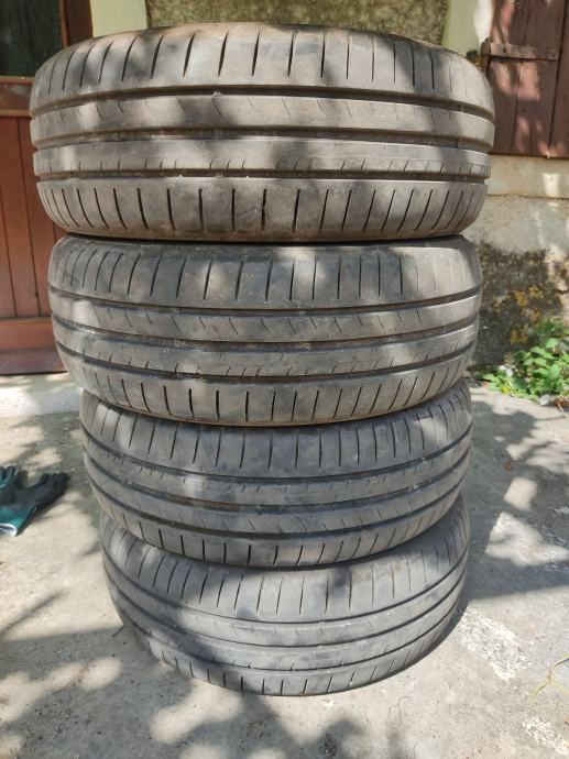 Gume Dunlop 185/60/14 ljetna 4 kom.