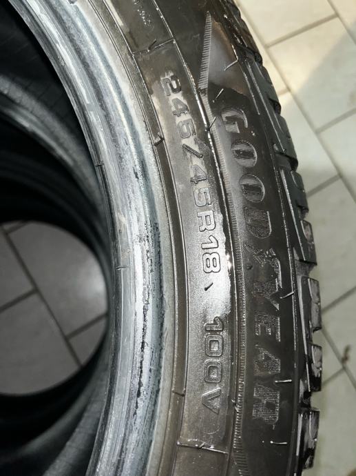 Gume Goodyear 245/45/18 100V zimska 4 kom.