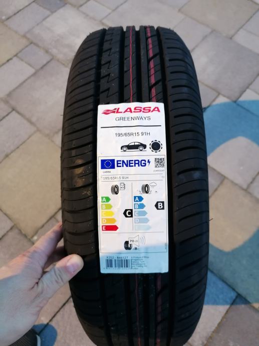 Nove gume Lassa 195/65/15 ljetne 4 kom