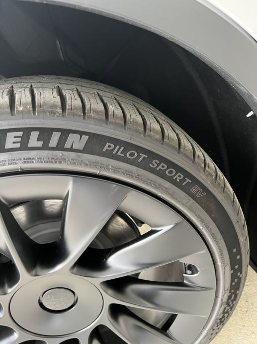 Michelin Pilot Sport EV 255/40/20 ljetna 4 kom., proizv. 2422, 2000km