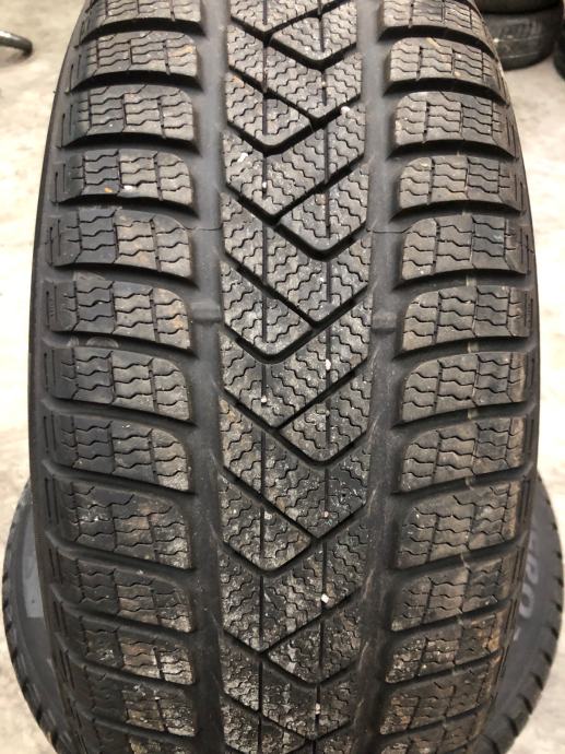Pirelli Sottozero 3 Winter 215/55/17 94H M+S 2022*