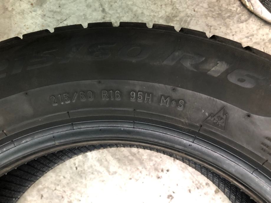 Pirelli Sottozero 3 Winter 215/60/16 95H SealInside M+S 2022* 2x7,5mm