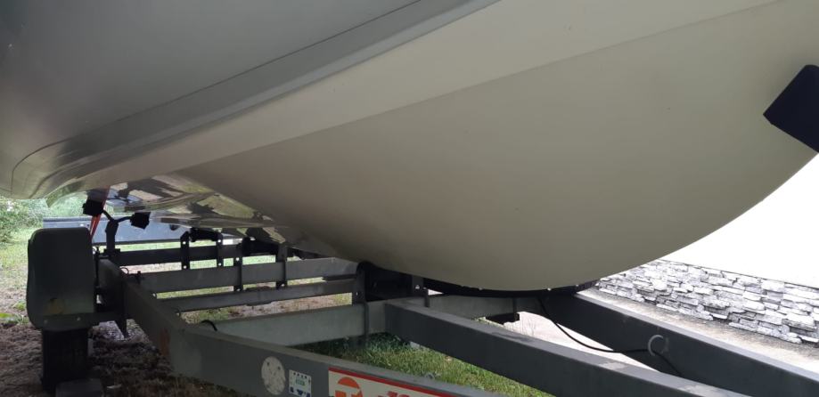 Gumenjak Barracuda 470 s full opremom i Evinrude 75 sa samo 240 h