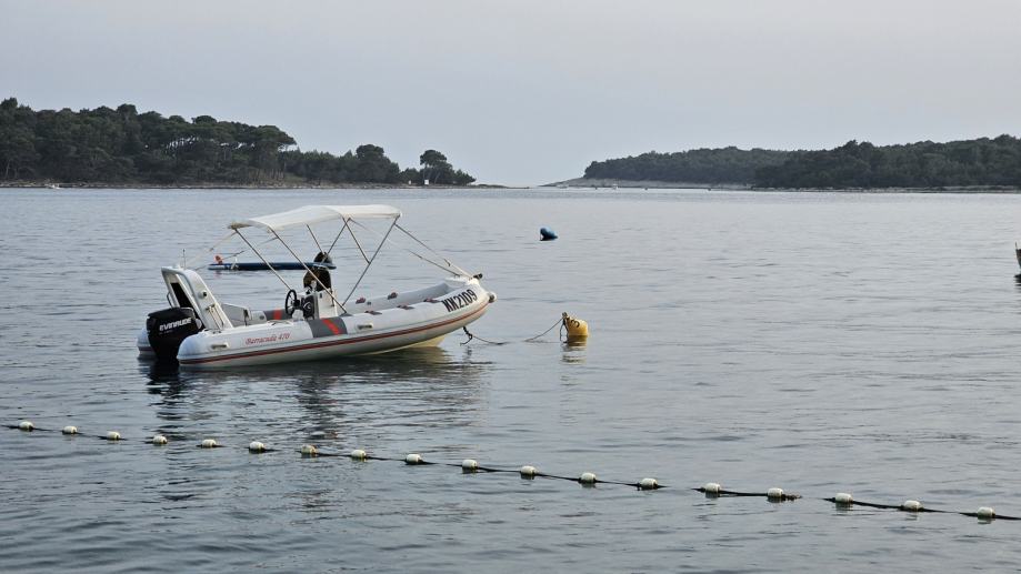 Gumenjak Barracuda 470 s full opremom i Evinrude 75 sa samo 240 h