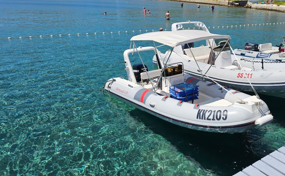 Gumenjak Barracuda 470 s full opremom i Evinrude 75 sa samo 240 h