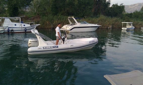 Gumenjak MAESTRAL 555 (gliser, brod)