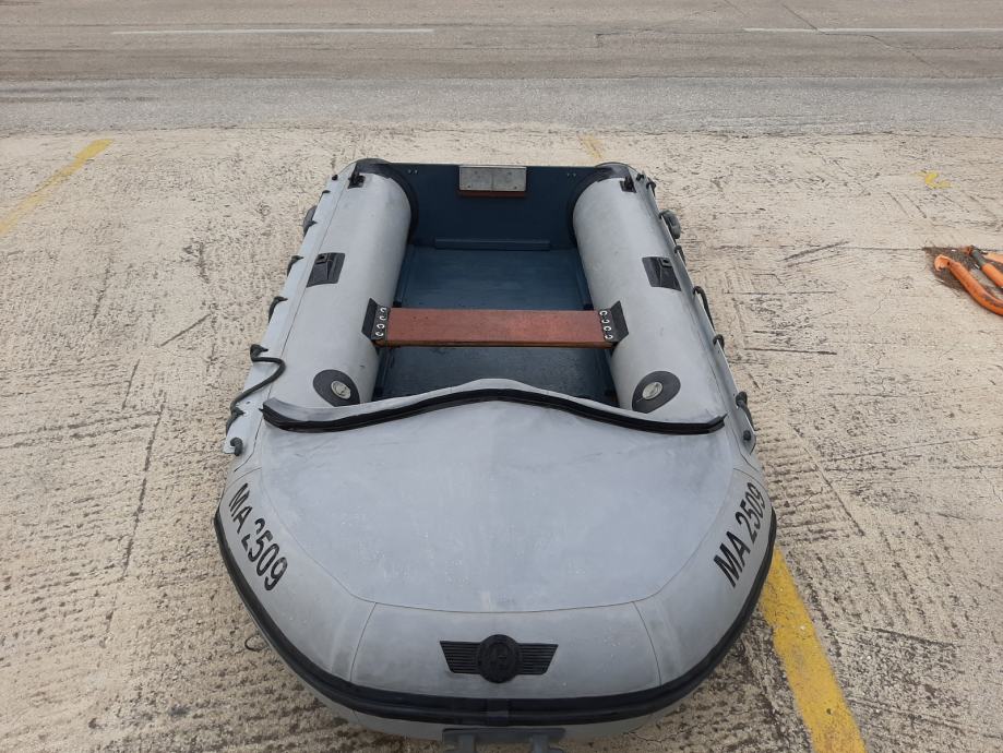 Hitno se prodaje gumenjak Maestral Ris 2.99 + vanbrodski motor Johnson