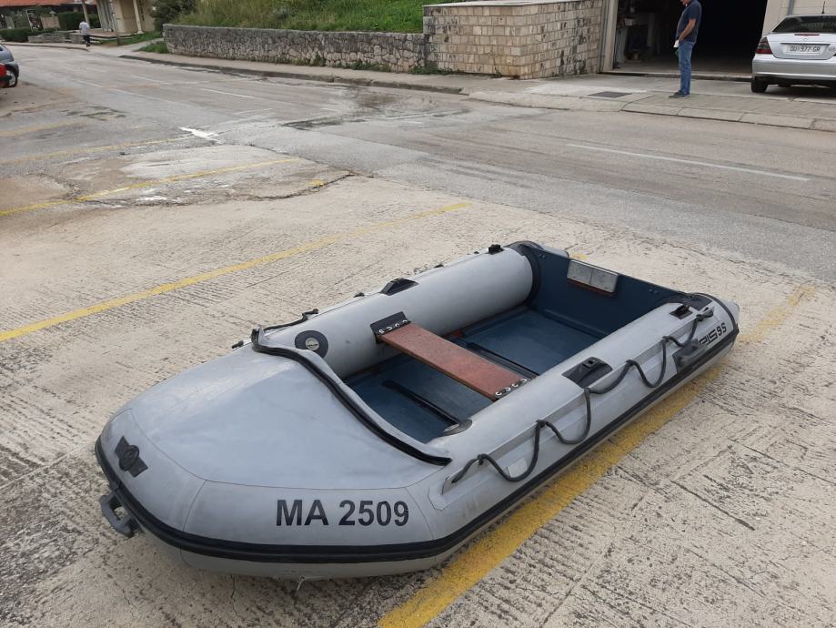 Hitno se prodaje gumenjak Maestral Ris 2.99 + vanbrodski motor Johnson