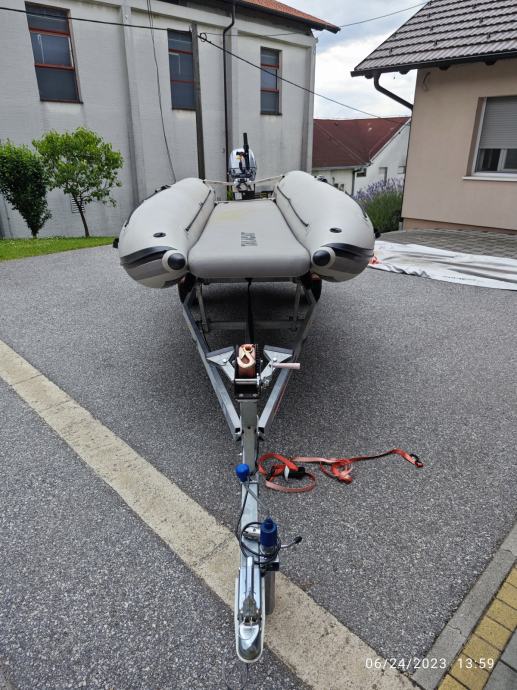 Takacat T420LX gumenjak s trailerom i vanbrodskim motorom