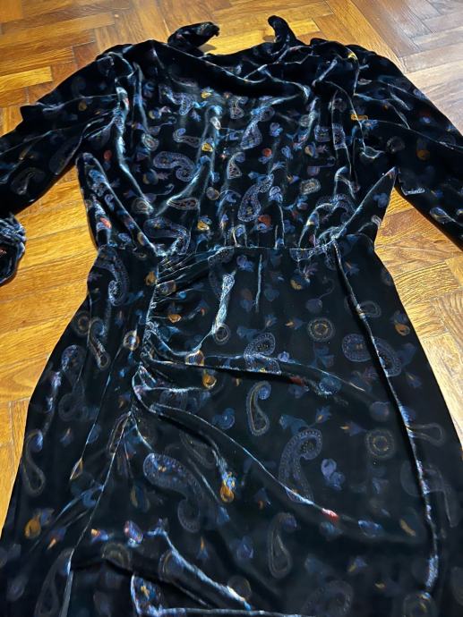 Mala crna plis haljina