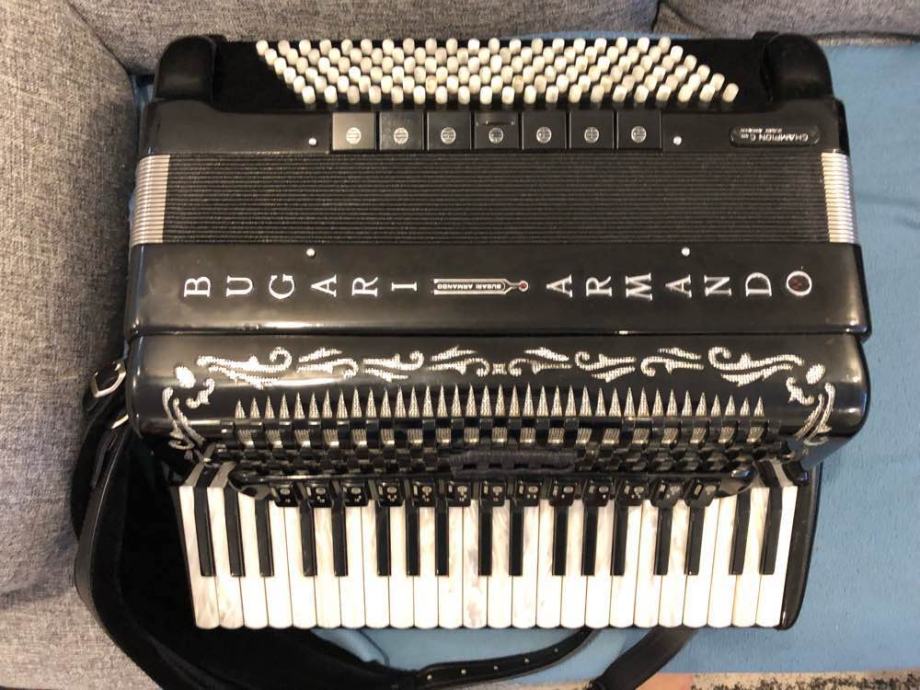 Bugari Armando Champion Cassotto 2+2 13+1+7 80’ God. Hitno!