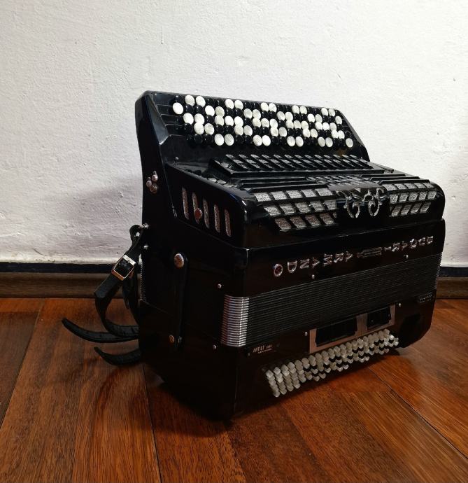 Bugari Armando Seniorfisa harmonika za školu