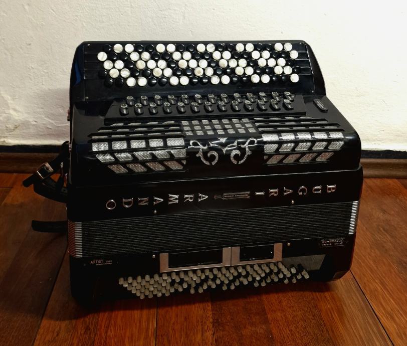 Bugari Armando Seniorfisa harmonika za školu