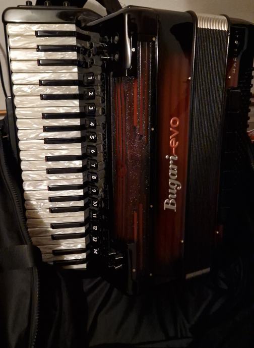 Harmonika Bugari evo