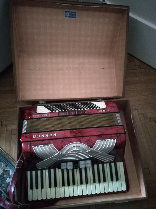 HOHNER 1 serija Melodija Mengeš, 96 basova i registra