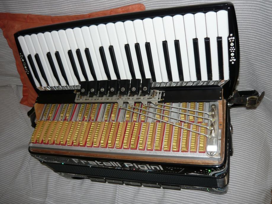 Pigini-Fratelli Pigini, 120b, musset 4/5 glasna