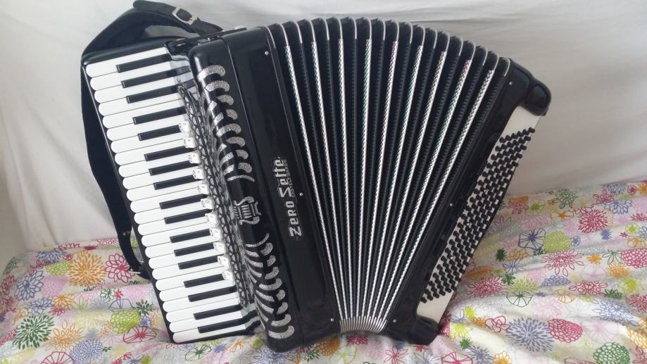 Zero sette B22 top stanje PRILIKA