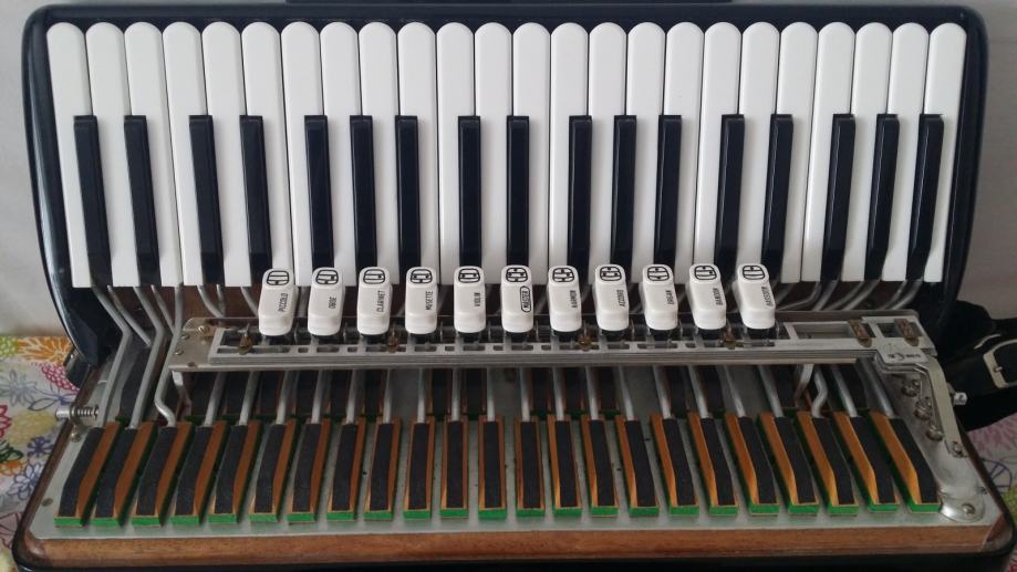 Zero sette B22 top stanje PRILIKA