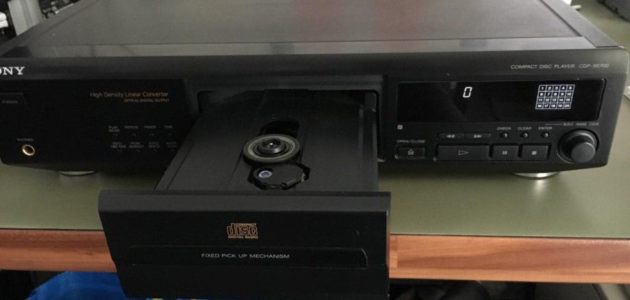 Sony CDP-XE 700