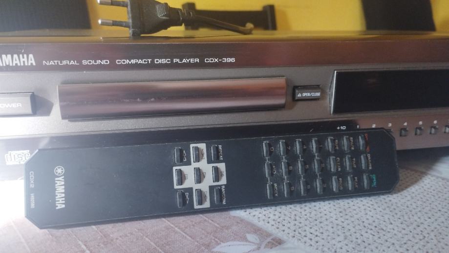 Yamaha cd player cdx 396 sa daljinskim
