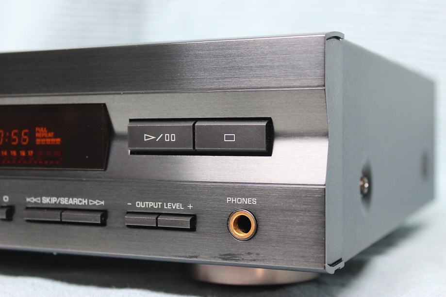 CD Player Yamaha CDX-496