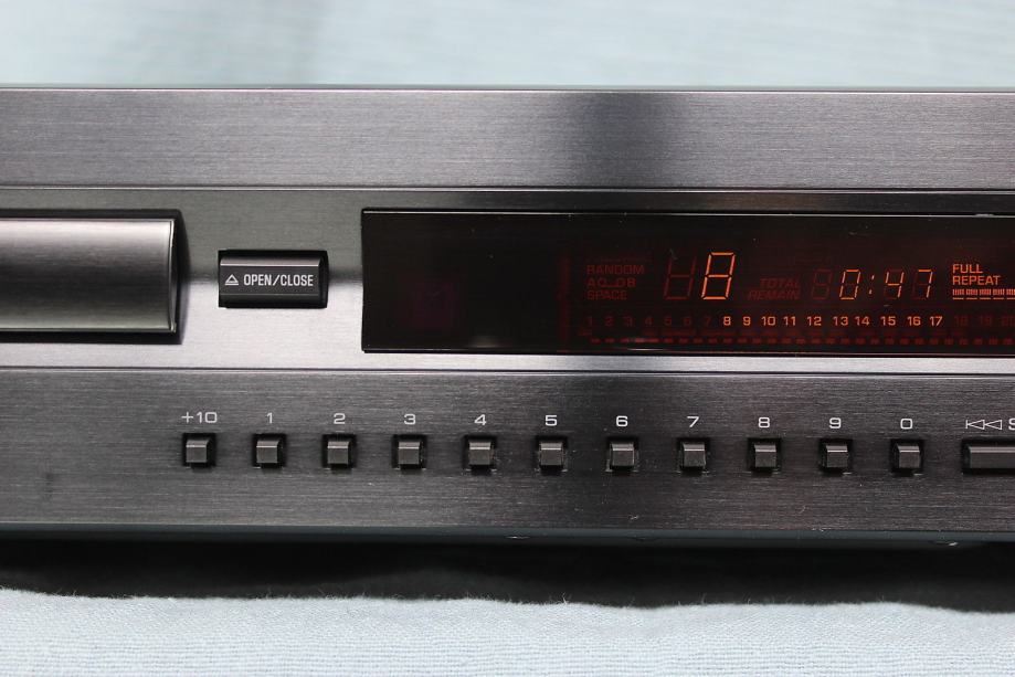 CD Player Yamaha CDX-496