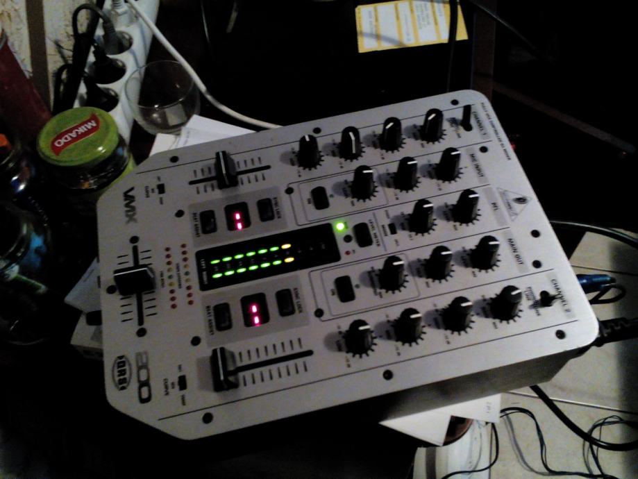 DJ MIXSETA BEHRINGER VMX 200
