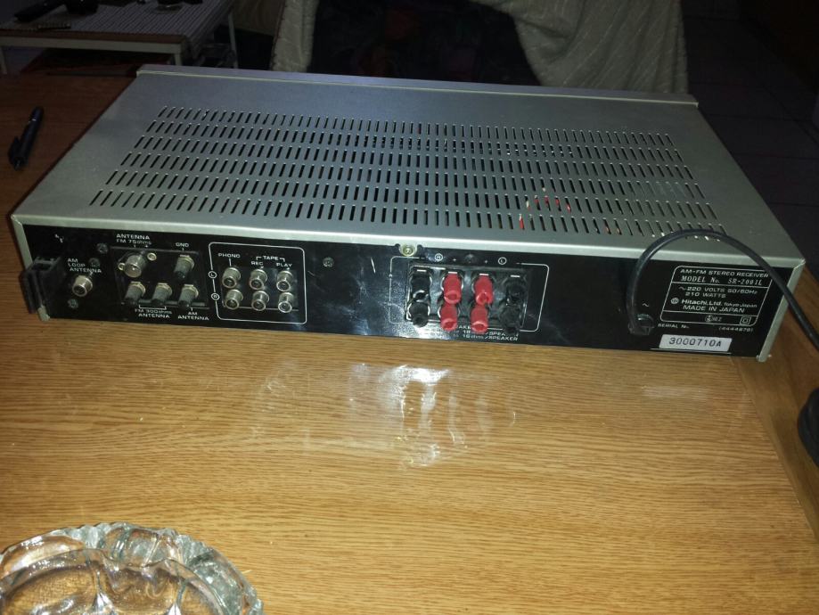 Hitachi am-fm stereo receiver SR-2001L