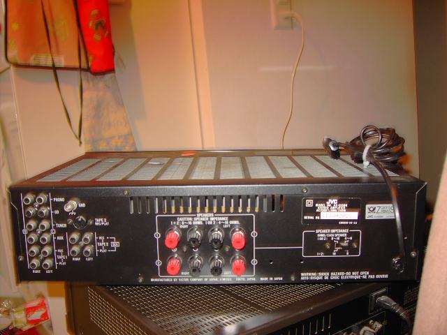 JVC AX555 stereo intergrated pojacalo upit kontakt oglasivaca