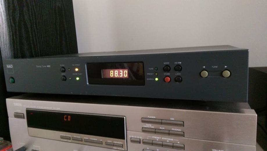 NAD stereo tuner 402