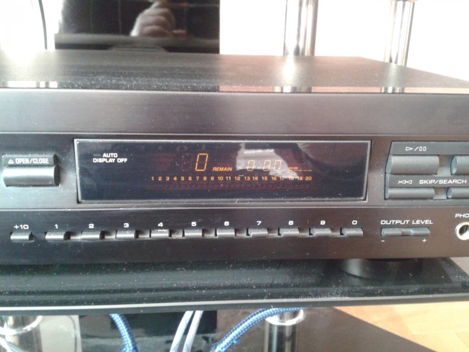 Prodajem CD player Yamaha CDX -593