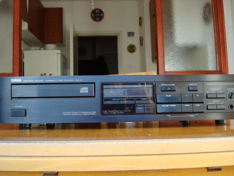 YAMAHA CD-3 VINTAGE CD PLAYER