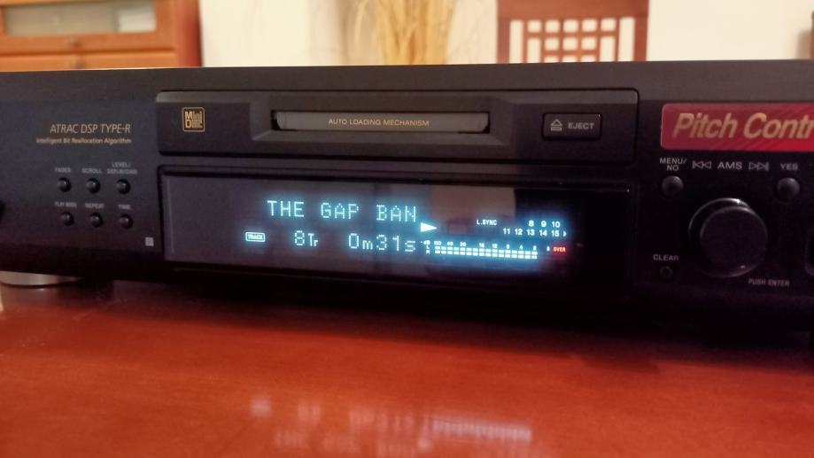 SONY MINIDISC MDS-JE530, KAO NOVI, MALO KORIŠTEN, ORIGINAL JAPAN