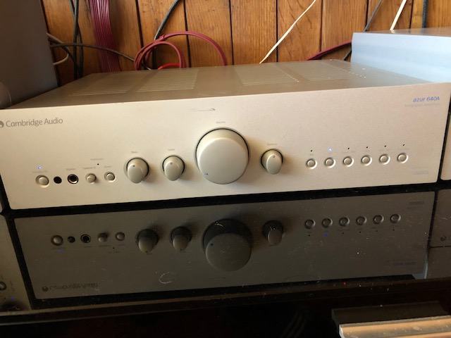 CAMBRIDGE AUDIO AZUR 640A V2.0 75W + DALJINAC
