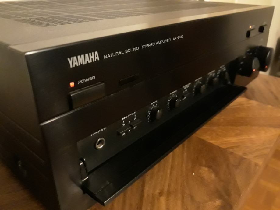 Pojačalo Yamaha AX-590