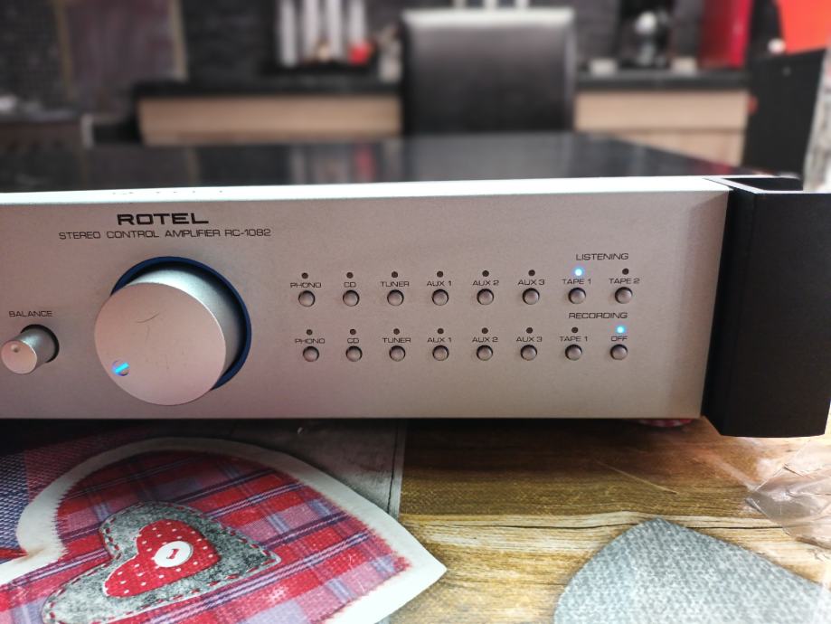 Rotel predpojačalo rc-1082