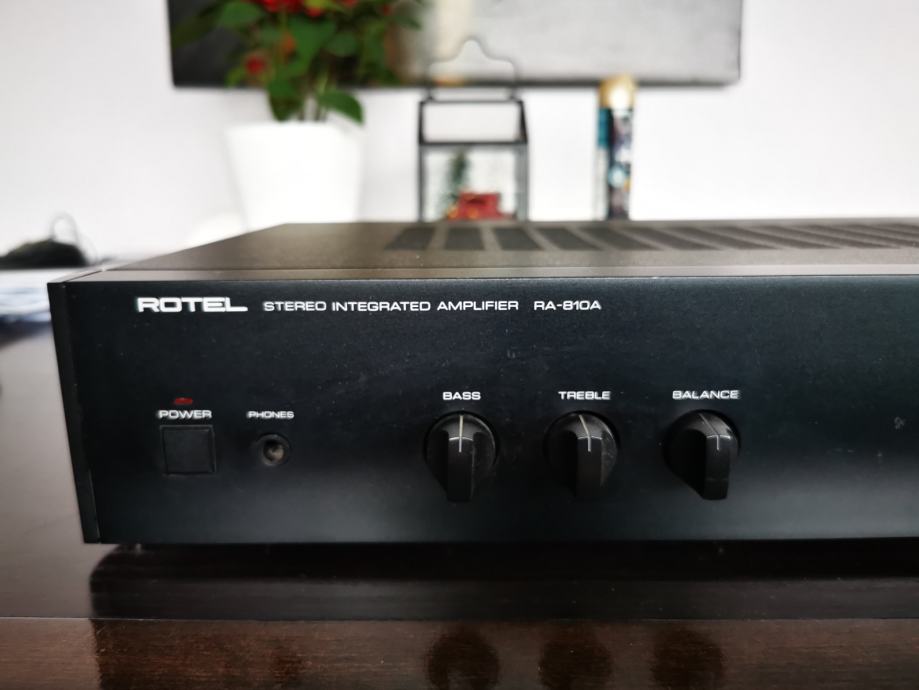 Rotel RA-810A