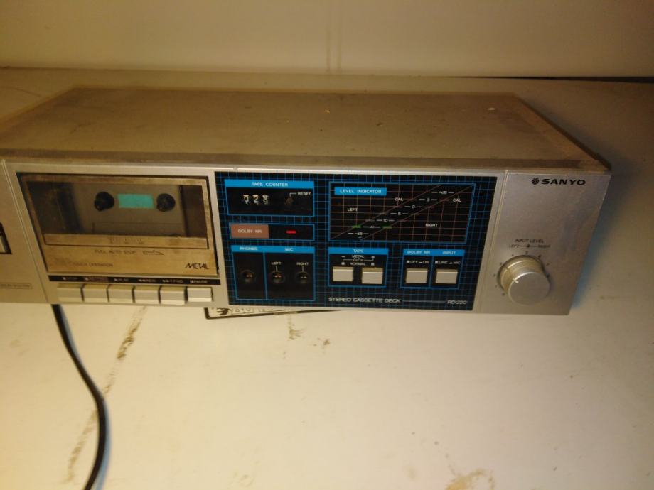 Sanyo kazetofon RD 220 i pojačalo JA 220