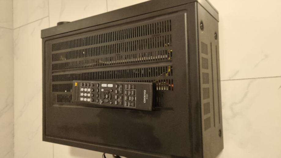 Onkyo AV Reciver HT-R395