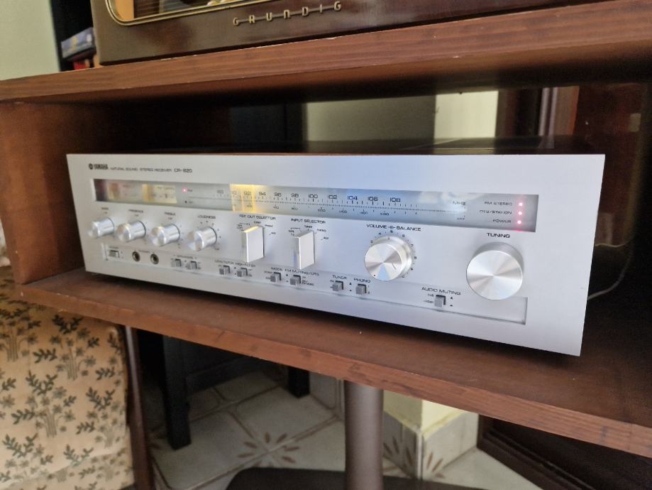 Yamaha CR-820 receiver