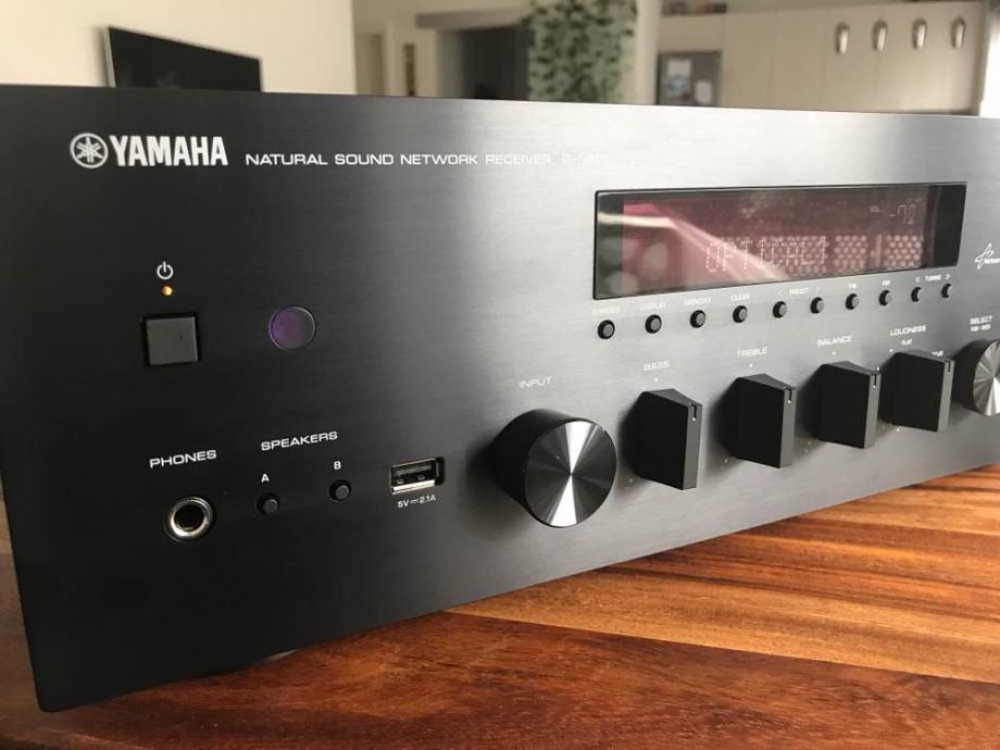Yamaha R-N500 network stereo receiver