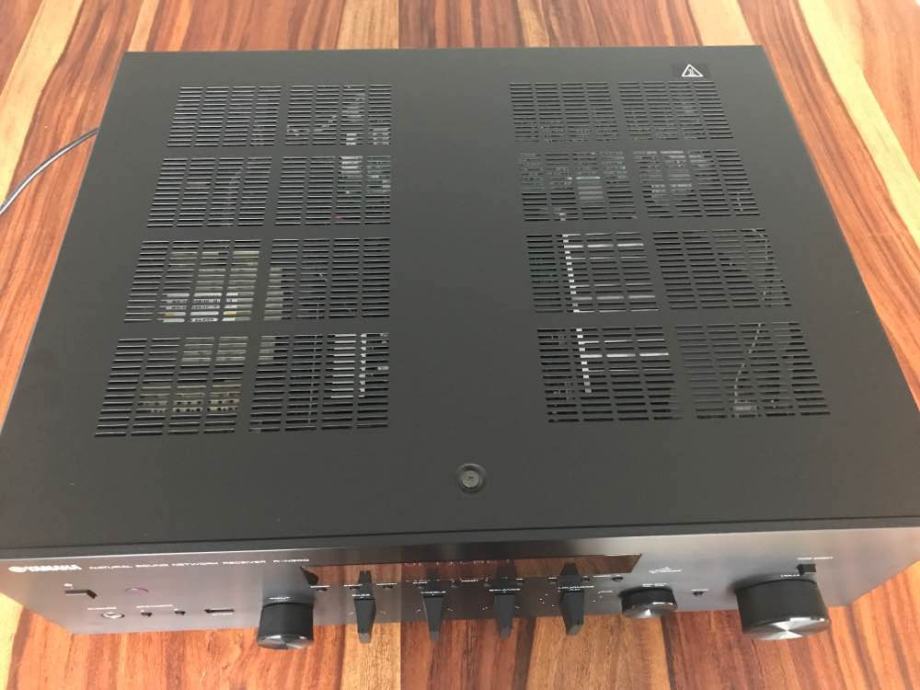 Yamaha R-N500 network stereo receiver