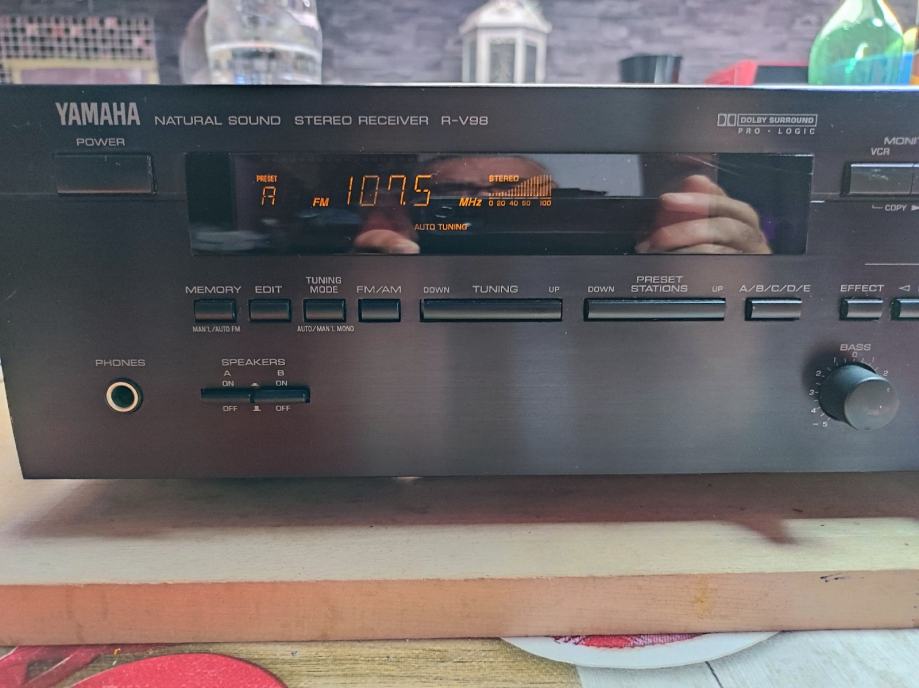 Yamaha reciver r-v98