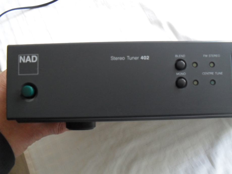 NAD 402 AM/FM Stereo Tuner