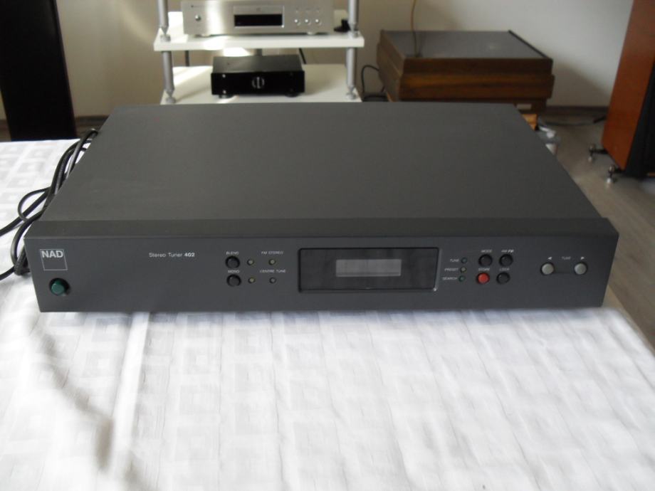 NAD 402 AM/FM Stereo Tuner
